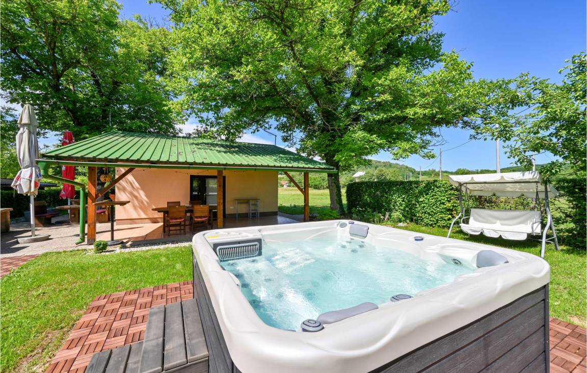 48 M² House ∙ 4 Guests - Karlovac