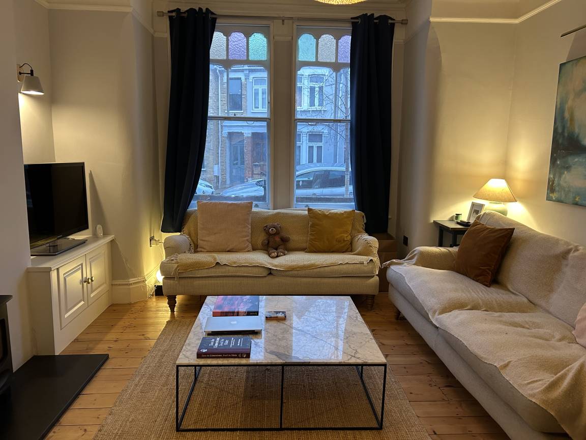 House ∙ 2 Bedrooms ∙ 4 Guests - London