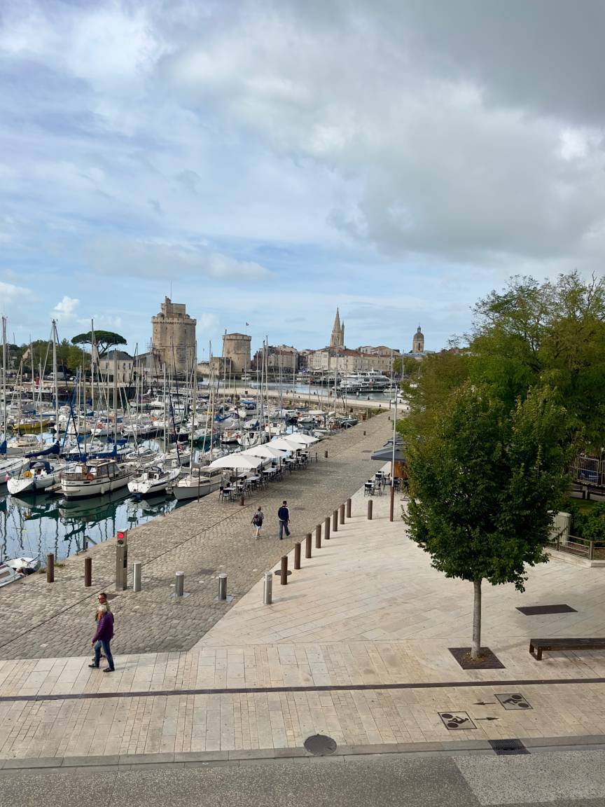 70 M² Apartment ∙ 2 Bedrooms ∙ 4 Guests - La Rochelle