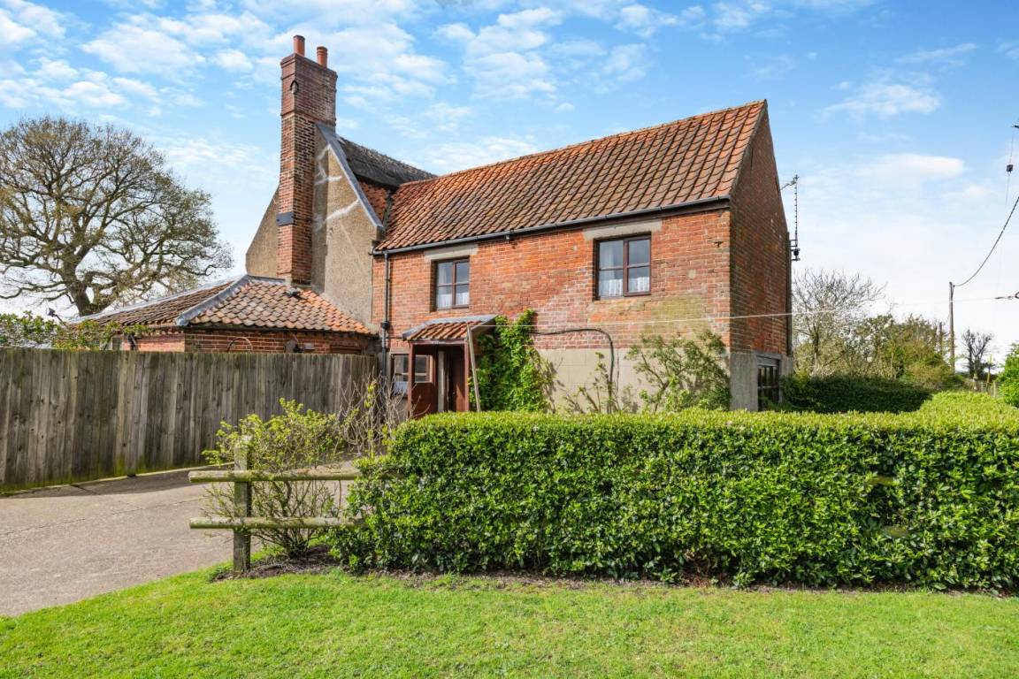 Cottage ∙ 2 Bedrooms ∙ 3 Guests - Beccles