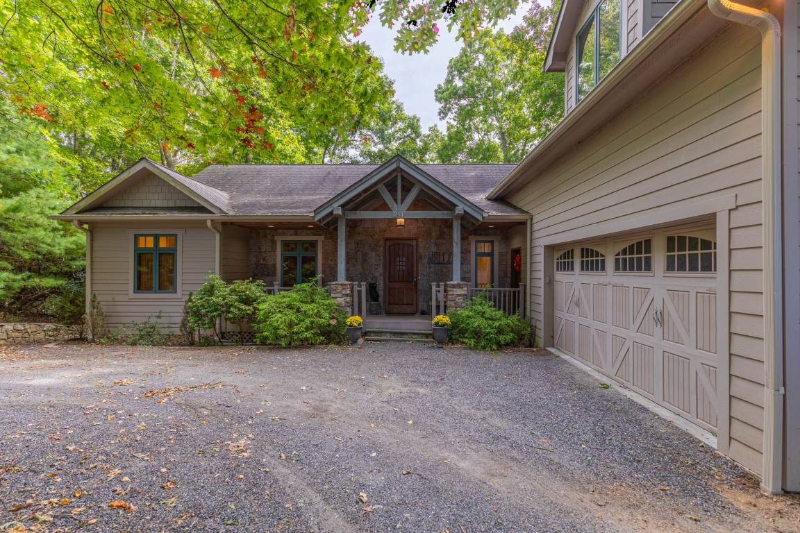 House ∙ 4 Bedrooms ∙ 8 Guests - West Jefferson, NC