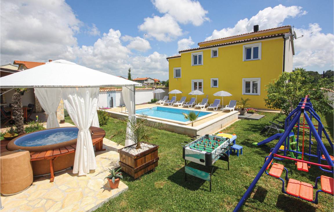 176 M² Maison De Vacances ∙ 4 Chambres ∙ 12 Personnes - Pula