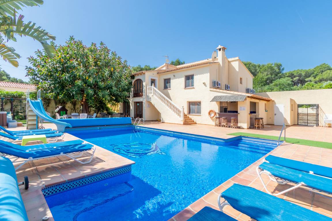 340 M² Villa ∙ 8 Bedrooms ∙ 16 Guests - Benissa