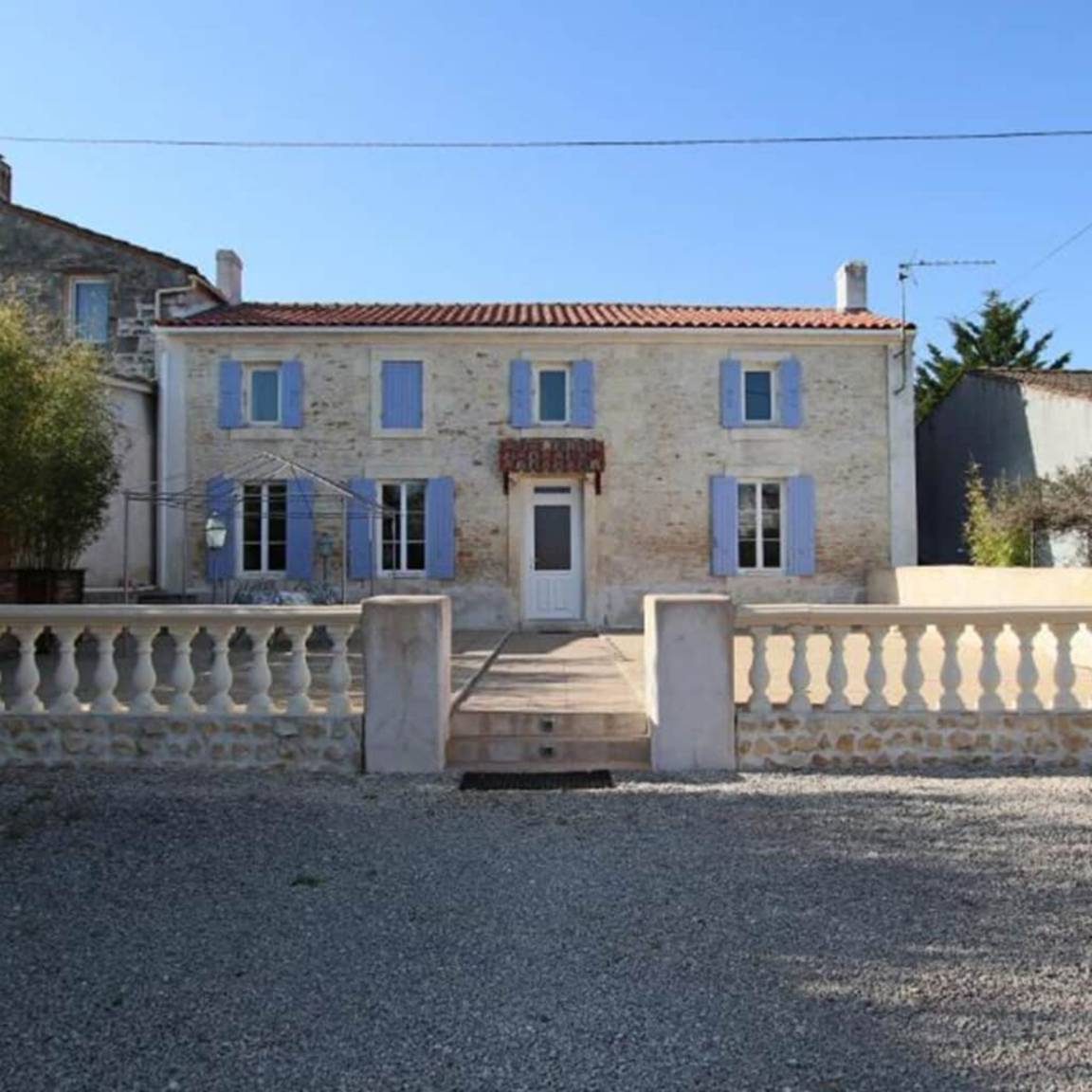 325 M² Talo ∙ 8 Makuuhuonetta ∙ 18 Vierasta - Saintes