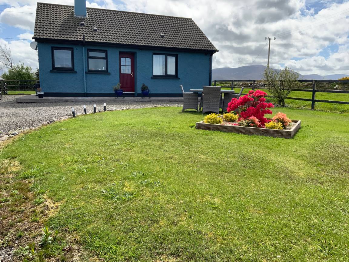 55 M² Cottage ∙ 2 Bedrooms ∙ 4 Guests - Dingle Peninsula