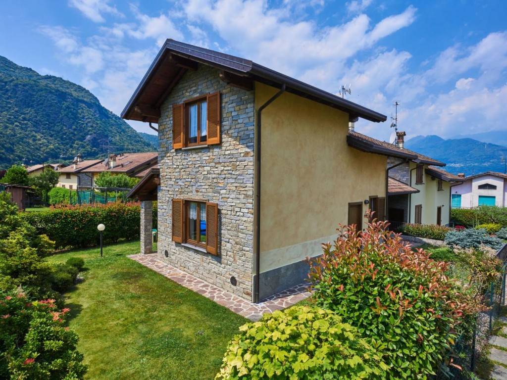 90 M² Apartment ∙ 2 Bedrooms ∙ 4 Guests - Colico