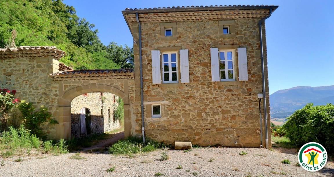 98 M² Gîte ∙ 4 Chambres ∙ 6 Personnes - Saou
