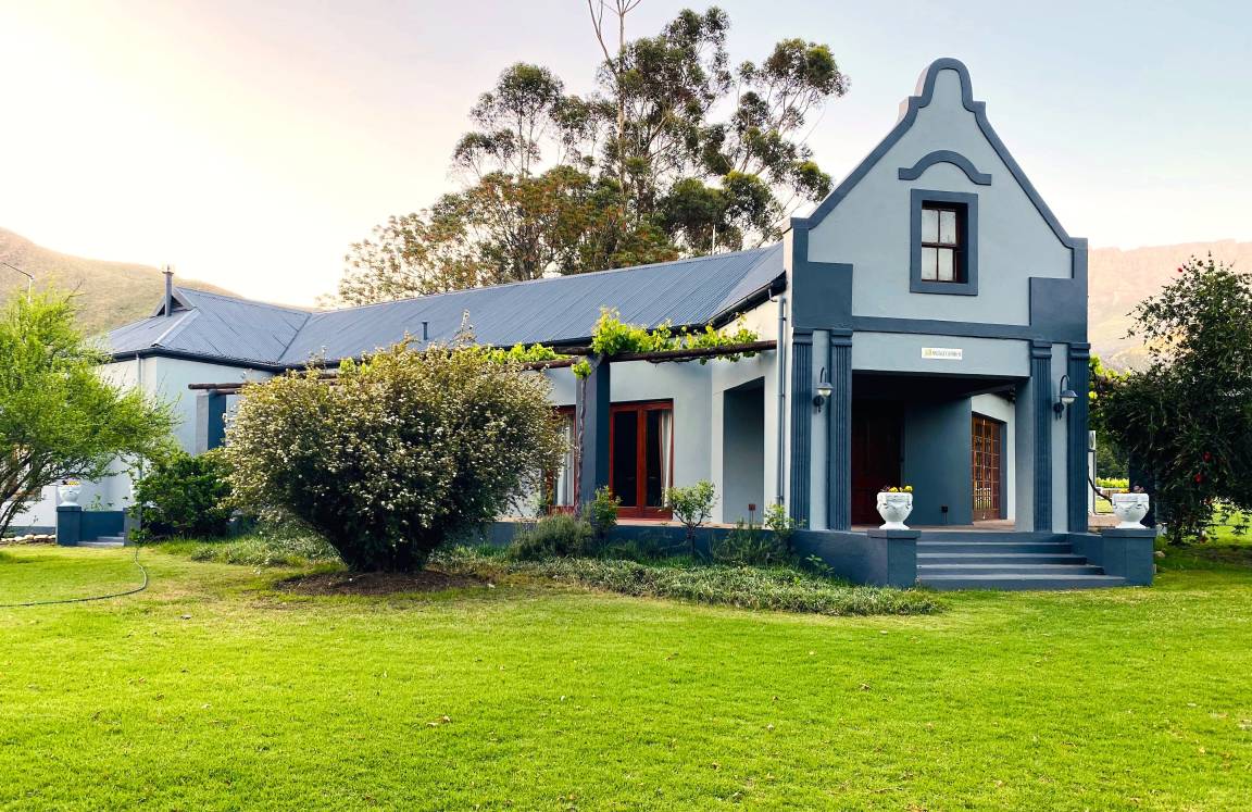 550 M² Farmhouse ∙ 5 Bedrooms ∙ 22 Guests - Ladismith