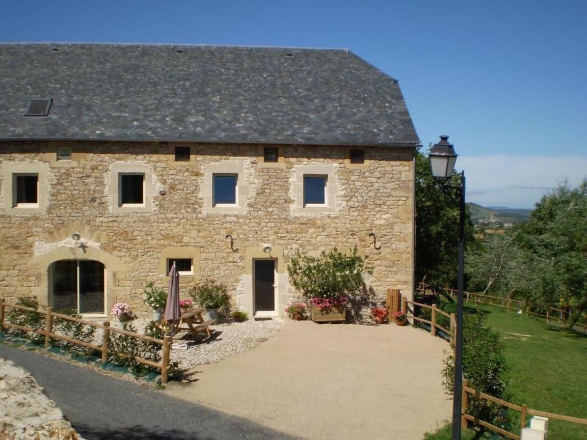 150 M² Gîte ∙ 4 Bedrooms ∙ 9 Guests - Laissac