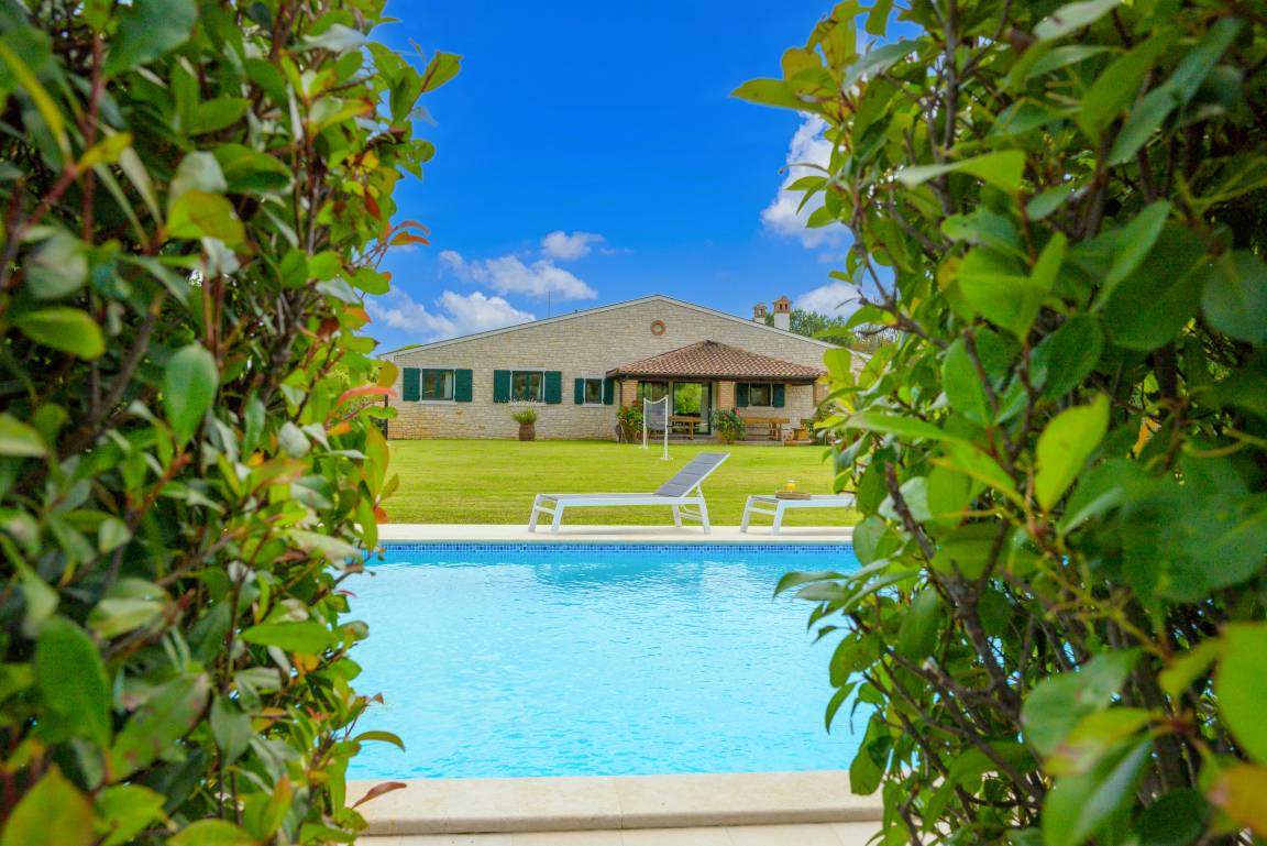 200 M² Villa ∙ 4 Bedrooms ∙ 9 Guests - Rovinj