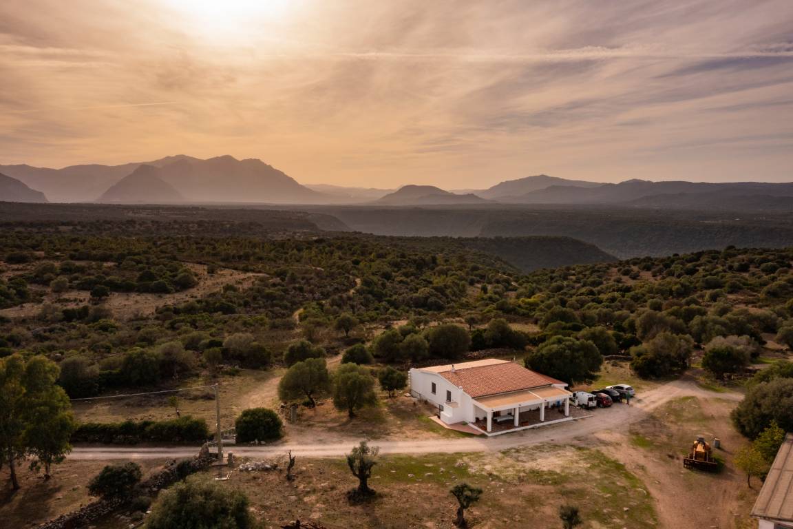 90 M² Ferienhaus ∙ 2 Schlafzimmer ∙ 7 Gäste - Cala Gonone