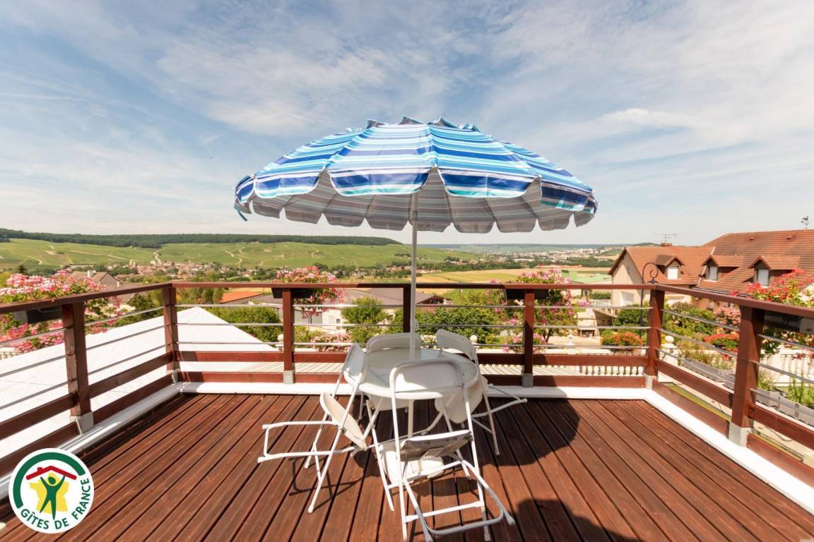 80 M² Gîte ∙ 2 Chambres ∙ 4 Personnes - Ay