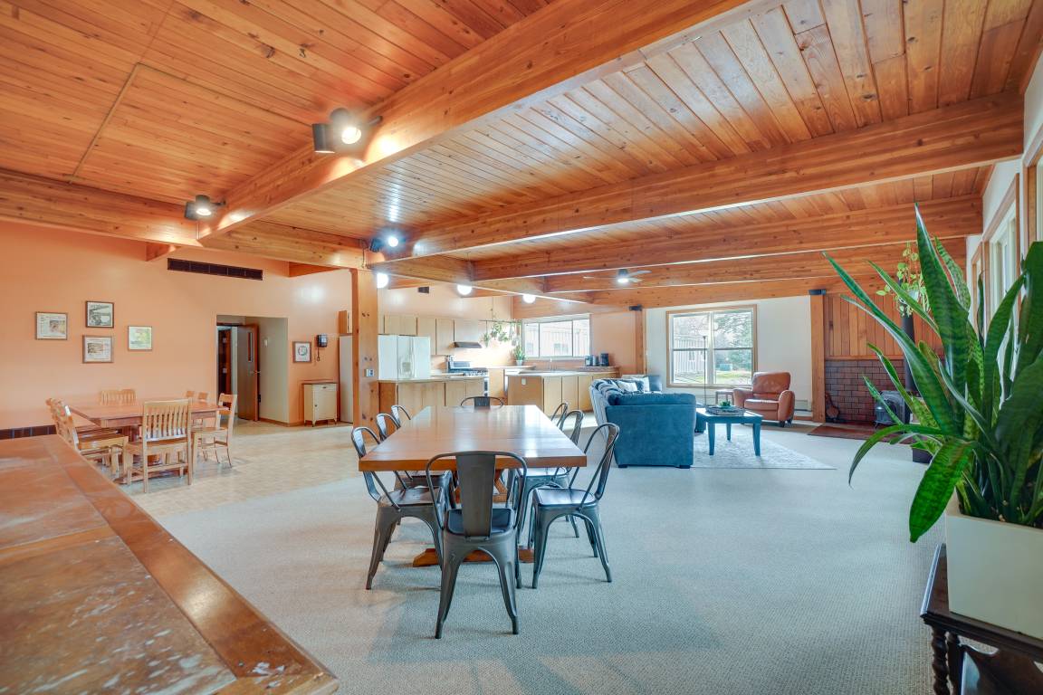 929 M² House ∙ 12 Bedrooms ∙ 26 Guests - Fond du Lac, WI