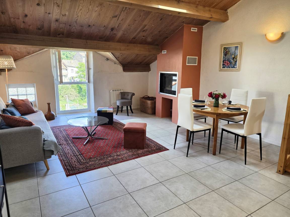 80 M² Appartement ∙ 2 Chambres ∙ 4 Personnes - Aubenas