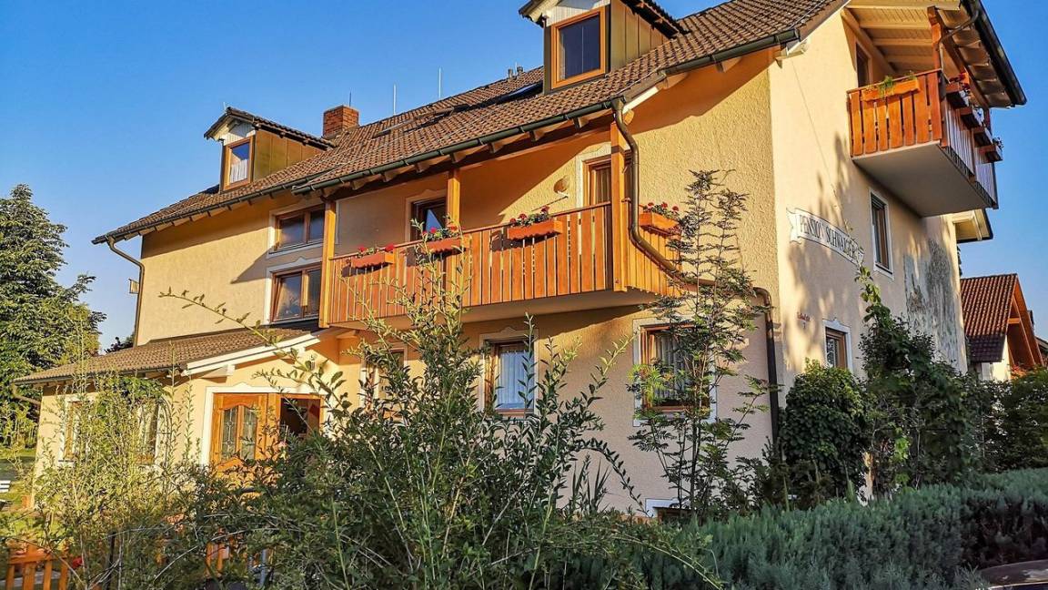 19 M² Hotelli ∙ 1 Makuuhuone ∙ 2 Vierasta - Abensberg