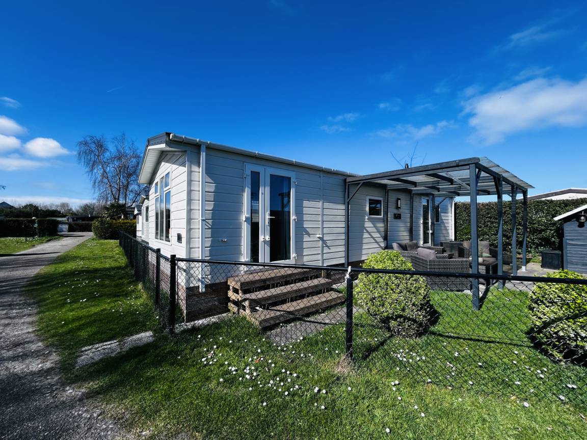 35 M² Chalet ∙ 2 Bedrooms ∙ 4 Guests - Zeeland
