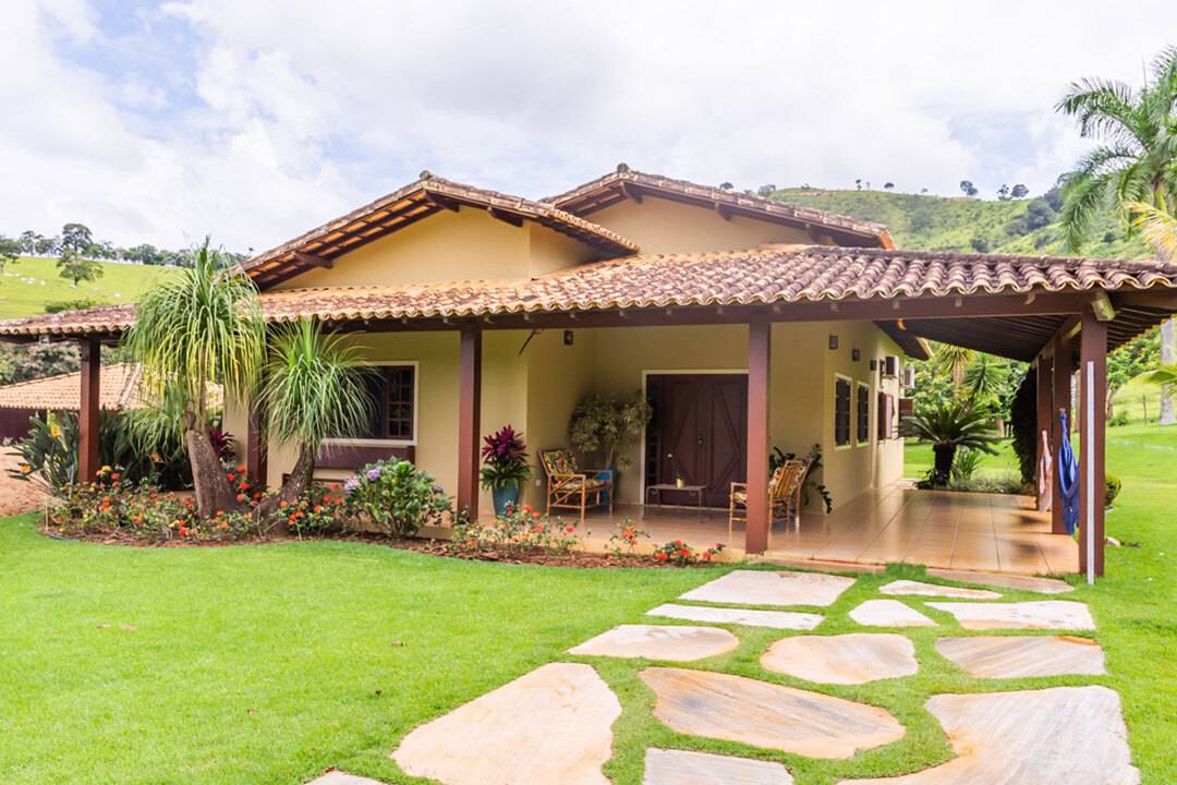 270 M² Casa ∙ 4 Quartos ∙ 12 Hóspedes - Capitólio