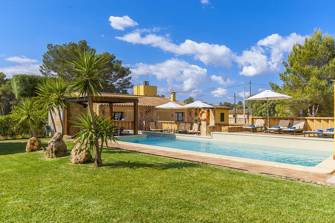 143 M² Huis ∙ 4 Slaapkamers ∙ 8 Gasten - Algaida
