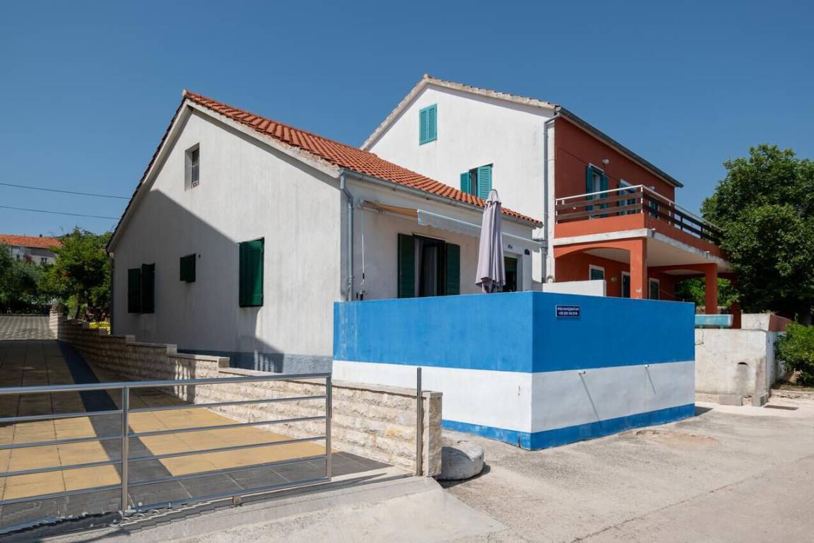 75 M² Ferienhaus ∙ 2 Schlafzimmer ∙ 6 Gäste - Zadar