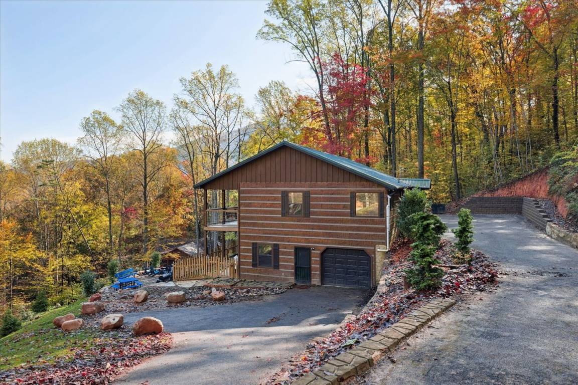 214 M² Cabin ∙ 3 Bedrooms ∙ 10 Guests - Wears Valley, TN