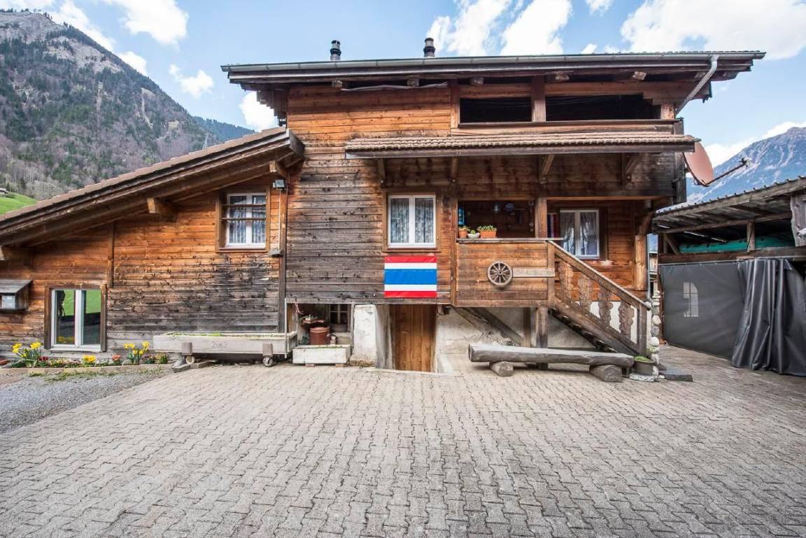 170 M² Ferienhaus ∙ 3 Schlafzimmer ∙ 10 Gäste - Brienz