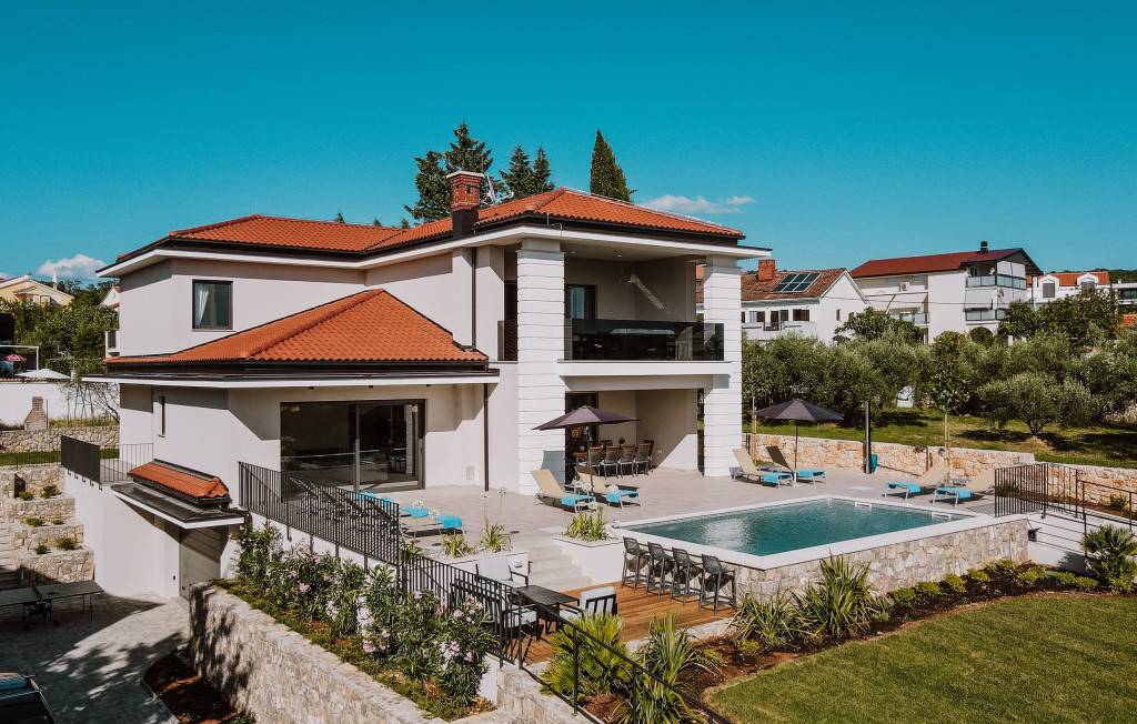 330 M² Villa ∙ 4 Bedrooms ∙ 10 Guests - Malinska