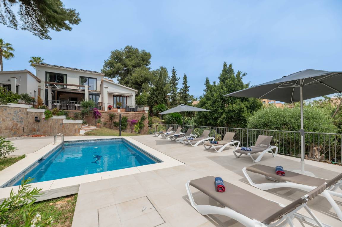 200 M² Villa ∙ 4 Bedrooms ∙ 8 Guests - Marbella