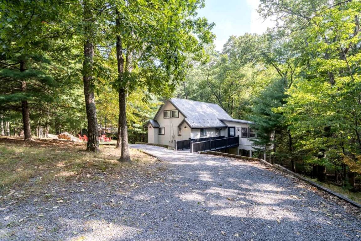 House ∙ 3 Bedrooms ∙ 8 Guests - West Virginia