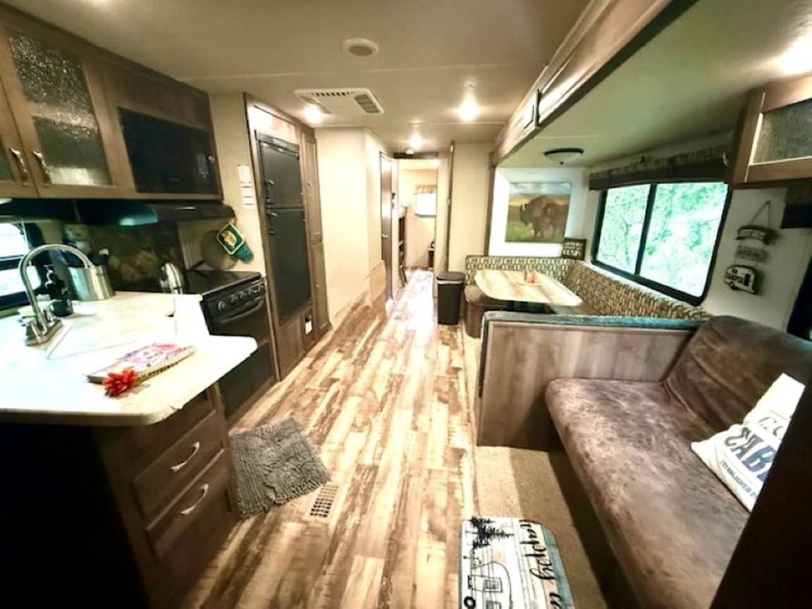 Caravana ∙ 2 Habitaciones ∙ 6 Huéspedes - Marble Falls, TX