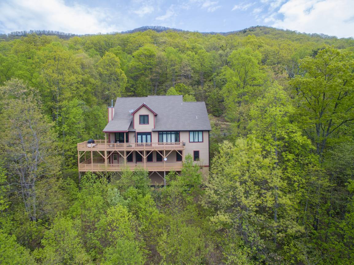 251 M² House ∙ 4 Bedrooms ∙ 8 Guests - Swannanoa, NC