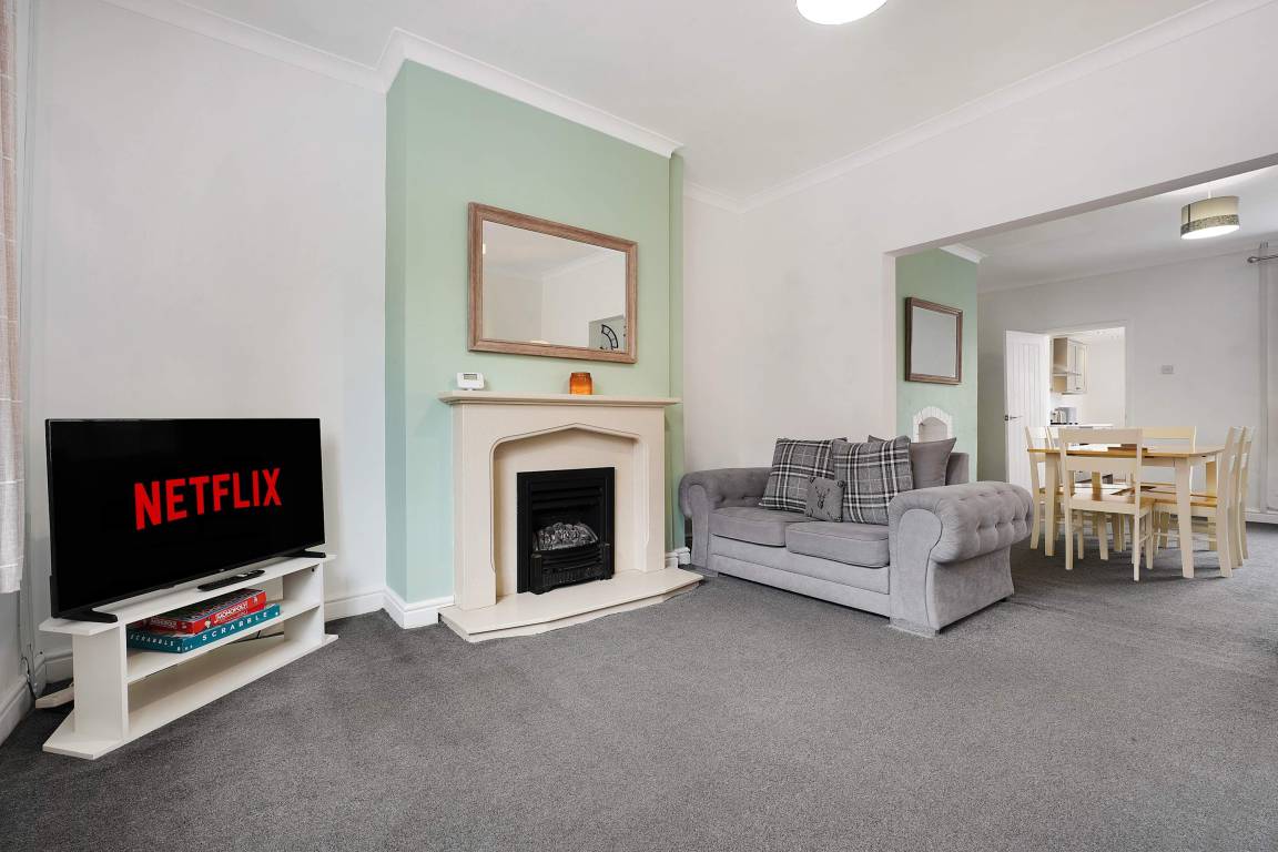 Apartment ∙ 3 Bedrooms ∙ 5 Guests - Durham