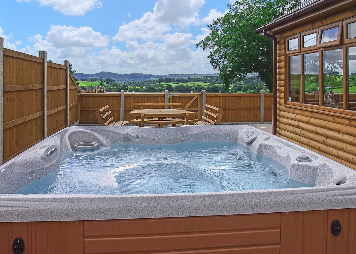 Chalet ∙ 2 Bedrooms ∙ 4 Guests - Llandrindod Wells