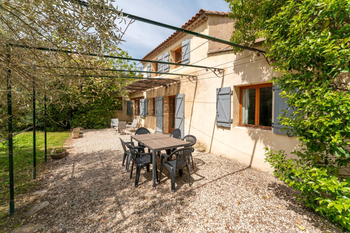 80 M² Ferienhaus ∙ 2 Schlafzimmer ∙ 6 Gäste - Le Thor