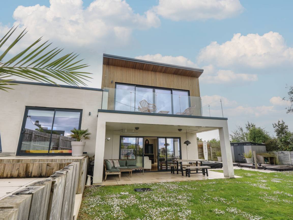 Cottage ∙ 4 Bedrooms ∙ 8 Guests - Fareham