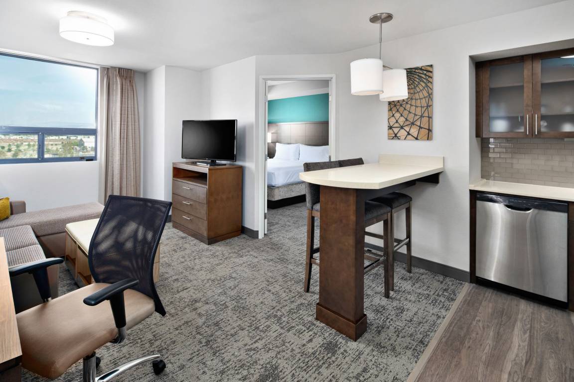 Hotel ∙ 1 Habitación ∙ 4 Huéspedes - Irvine, CA