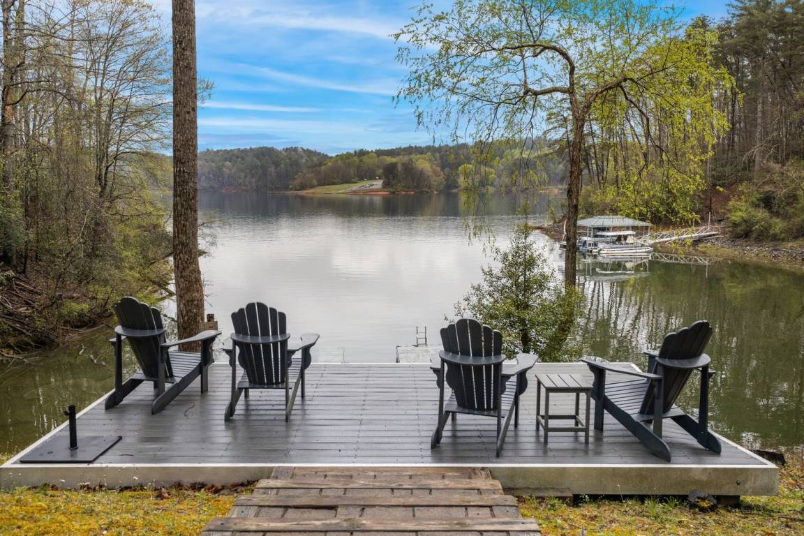 367 M² House ∙ 4 Bedrooms ∙ 8 Guests - W. Kerr Scott Lake