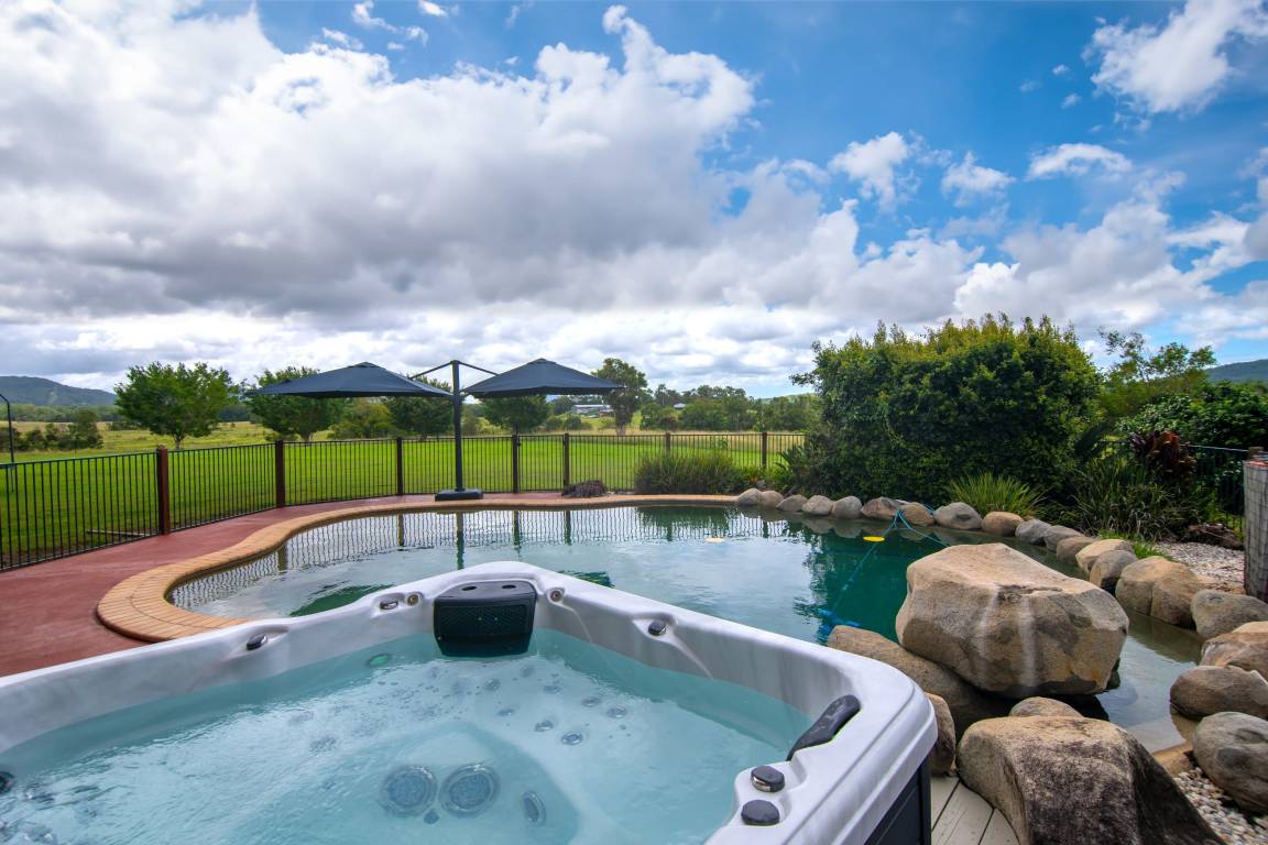 House ∙ 9 Bedrooms ∙ 30 Guests - Eumundi