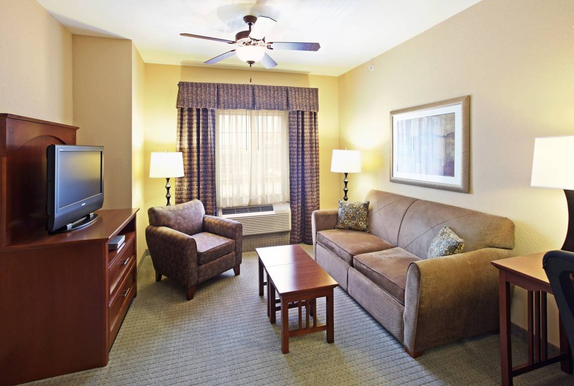 Condo ∙ 2 Bedrooms ∙ 5 Guests - Lowell, AR