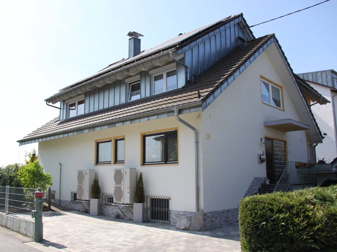 75 M² Ferienwohnung ∙ 2 Schlafzimmer ∙ 5 Gäste - Schliengen
