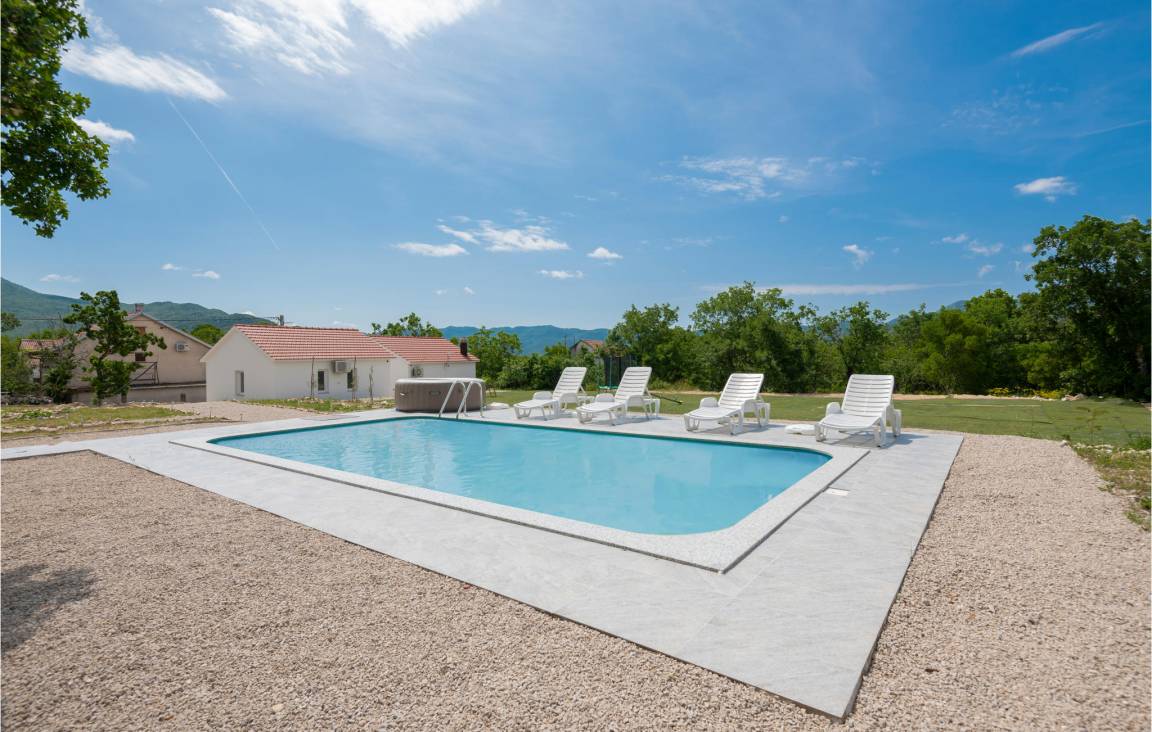 90 M² House ∙ 2 Bedrooms ∙ 6 Guests - Makarska Riviera