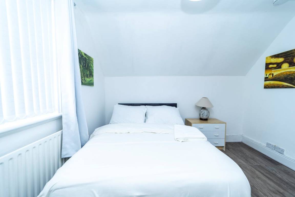 1745 M² Maison De Vacances ∙ 6 Chambres ∙ 13 Personnes - Leicester