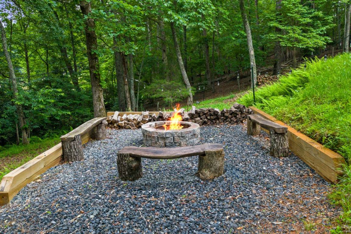 357 M² Cabin ∙ 3 Bedrooms ∙ 8 Guests - Mineral Bluff, GA