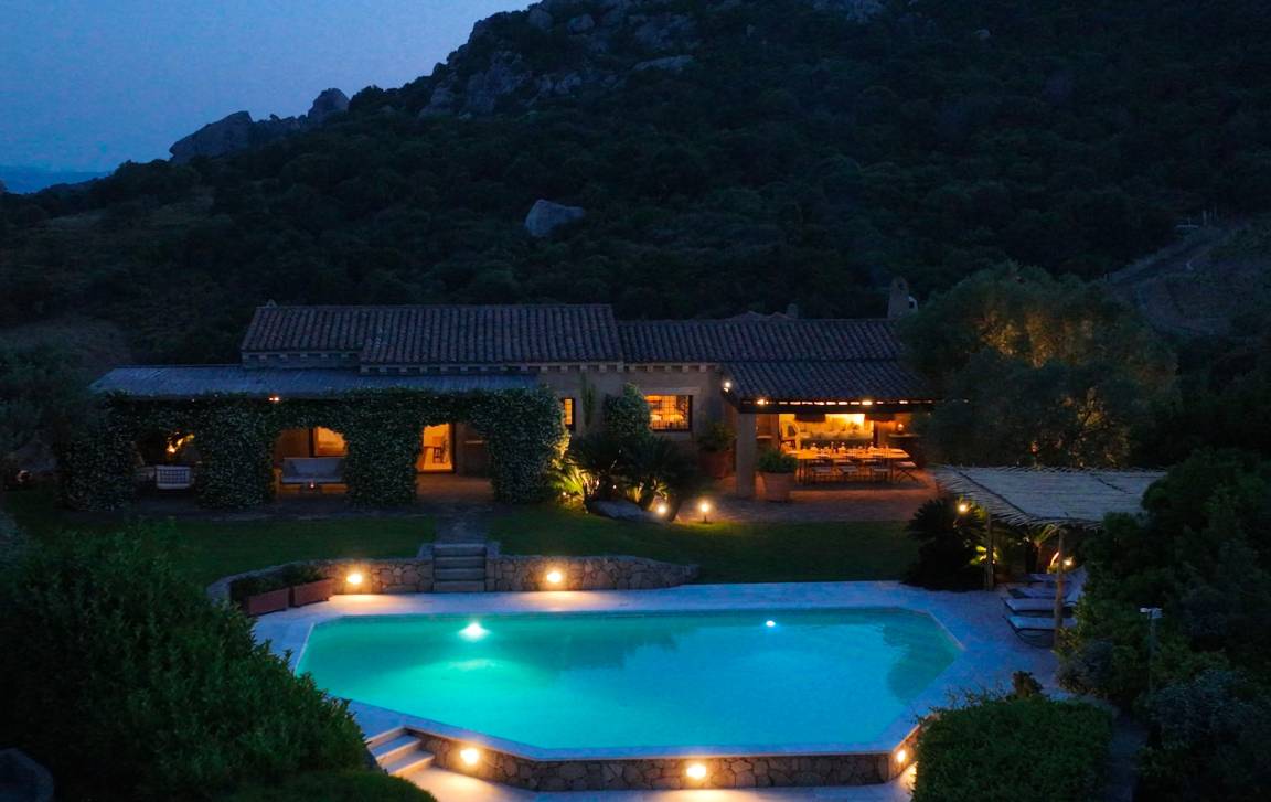 250 M² Villa ∙ 4 Bedrooms ∙ 8 Guests - Arzachena