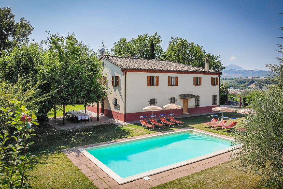300 M² Villa ∙ 6 Schlafzimmer ∙ 20 Gäste - Pergola