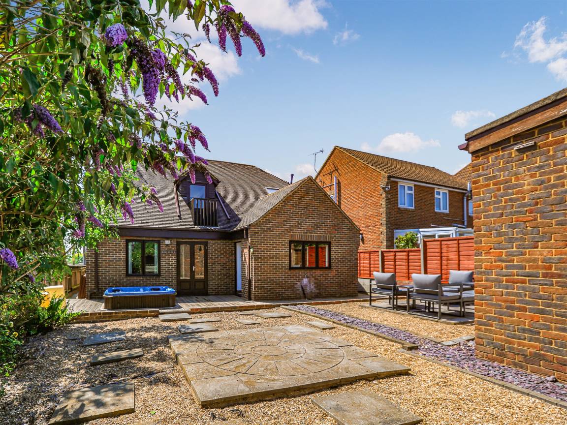 Cottage ∙ 4 Bedrooms ∙ 8 Guests - Kent