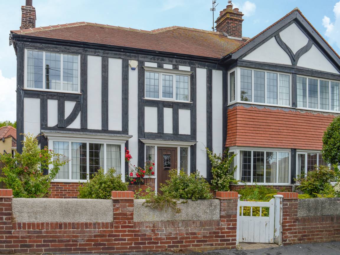 Cottage ∙ 4 Bedrooms ∙ 8 Guests - Bridlington