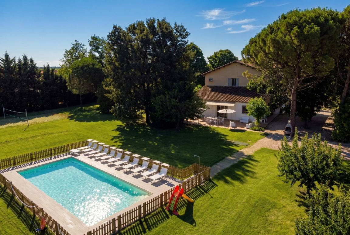 300 M² Villa ∙ 6 Chambres ∙ 12 Personnes - Ravenne