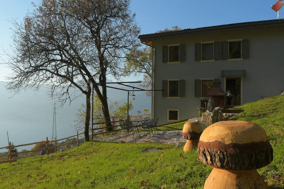 120 M² Villa ∙ 2 Bedrooms ∙ 5 Guests - Limone Sul Garda