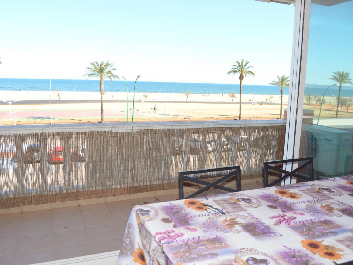 80 M² Apartment ∙ 3 Bedrooms ∙ 6 Guests - Empuriabrava