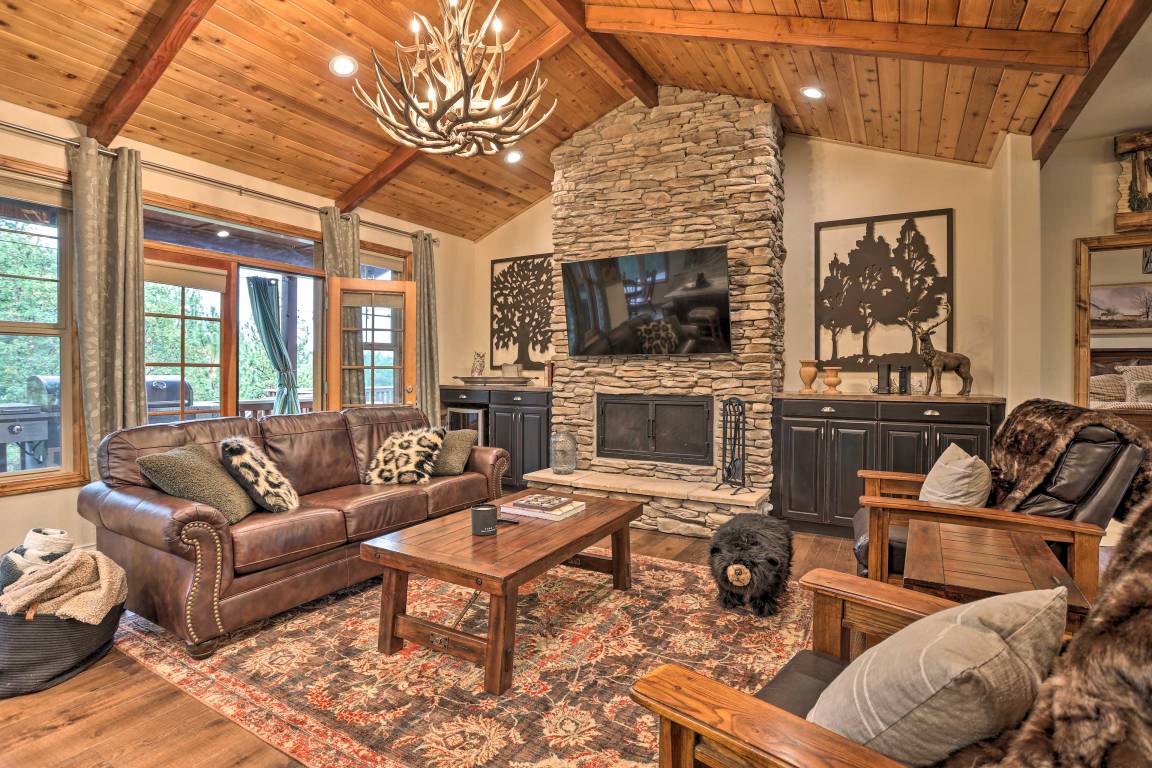 200 M² House ∙ 4 Bedrooms ∙ 8 Guests - Big Bear, CA